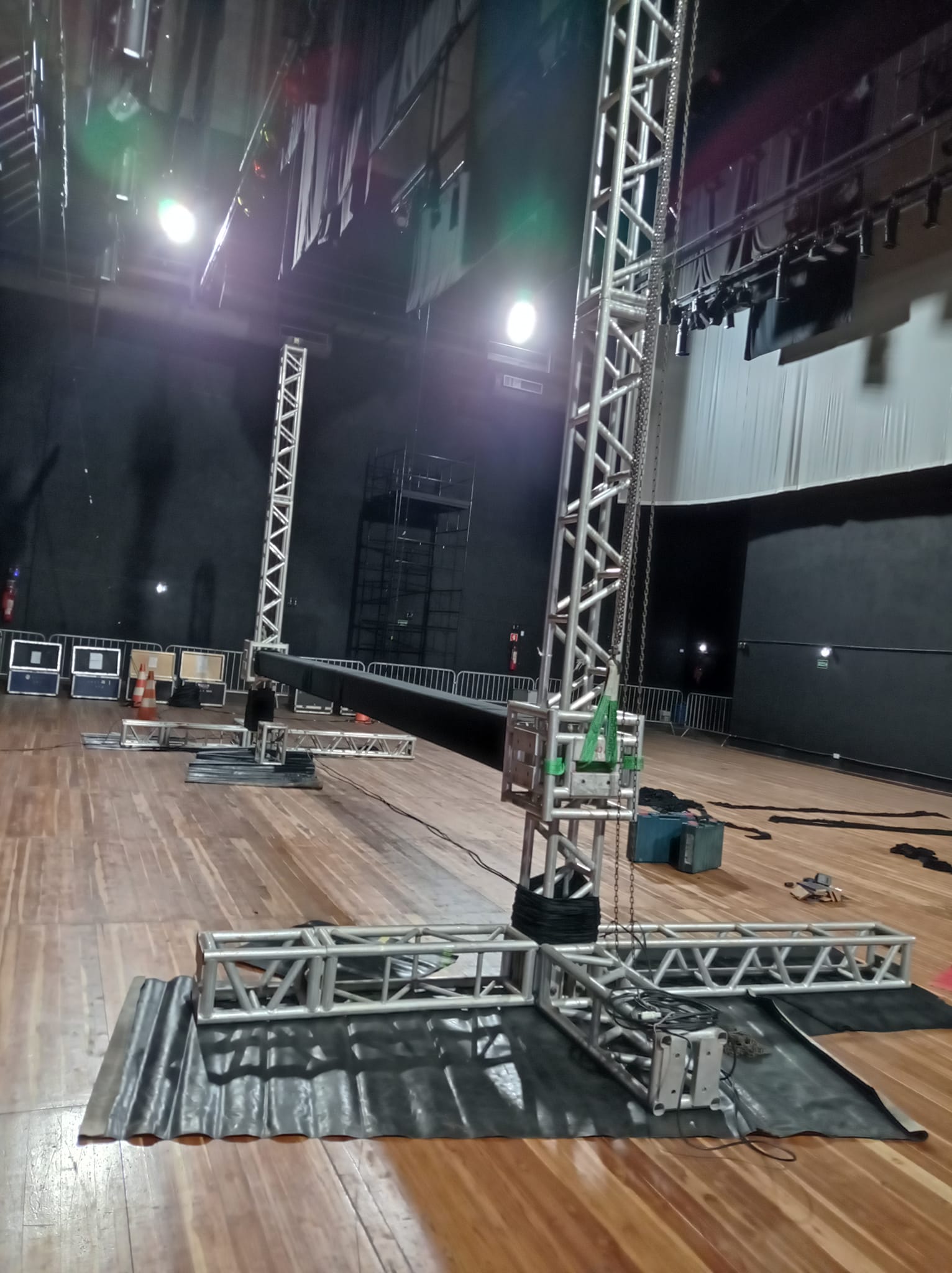 Aluminum LED light truss system truss for hanging led screen from China ...