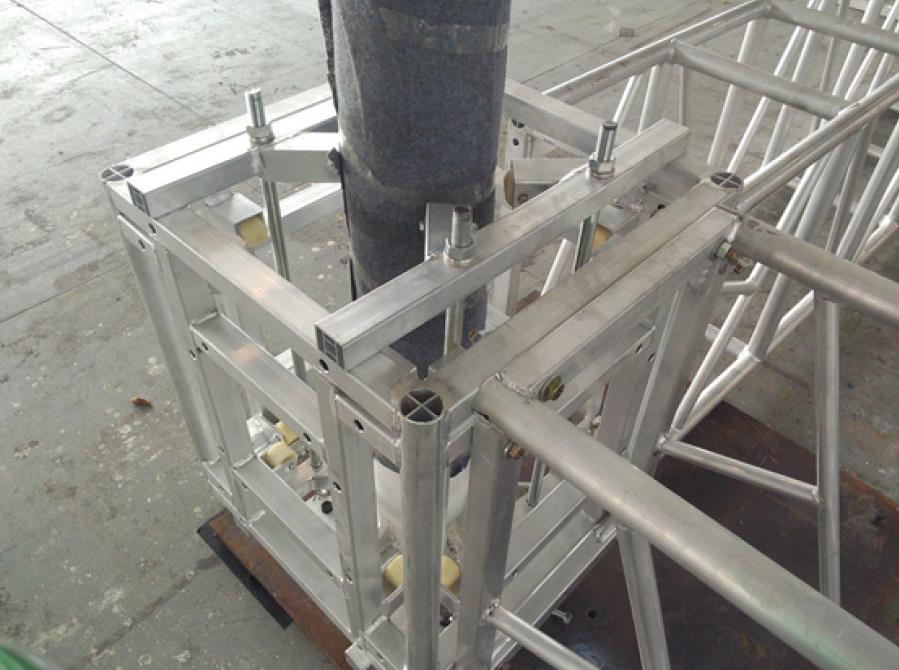 the method of connecting truss pillar and bottom counterweight in auto ...