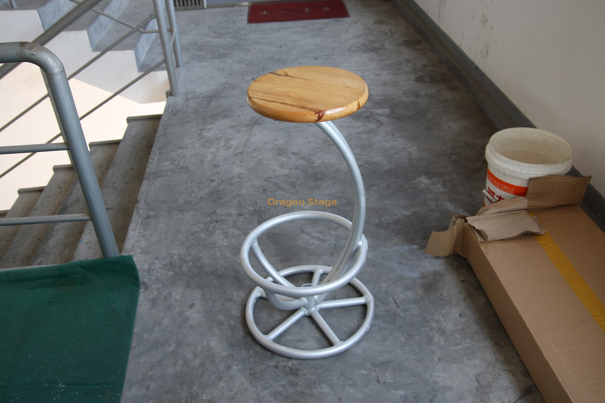 Aluminum Truss Bar Table/Wooden Bar Chairs Club Style Curved Bar Stool ...